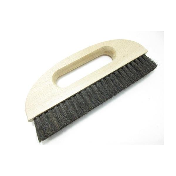 [ 特長 ]◆そば打ちの後、粉をきれいに掃けます◆片づけの時間を短縮できます◆握りやすく作られており、掃きやすい商品です[ 仕様 ]◇全長：210mm◇刷毛幅：約20mm◇毛厚：約30mm