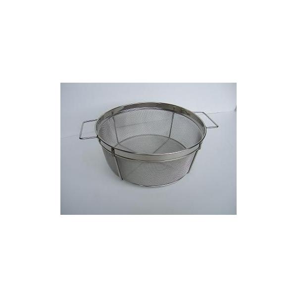業務用フライヤー用の大型油缶用カゴです。別売りのフライヤー用油缶にセットしておけば、揚げカス等の異物が除去できます。[ 仕様 ]◇サイズ（取手含む）：約φ280（345）×H110mm◇材質：18-0ステンレス