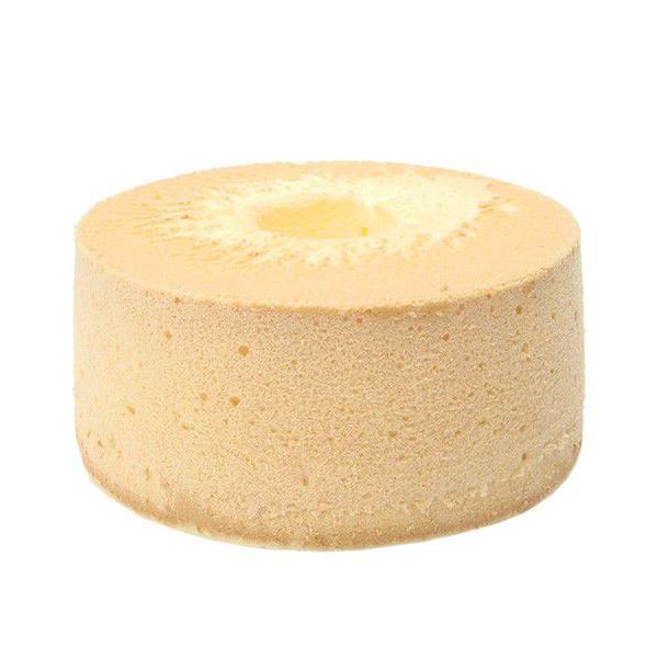 卵白・卵黄を別立てで生地をたて、手で練りあげたシフォンケーキの王道です。鶏卵は全て特殊な殺菌設備で殺菌加工を施しています。防腐剤などは一切使用していません。サイズ:約20cm×10cm(1ホール)【原材料】鶏卵・砂糖・小麦粉・サラダ油・ベー...