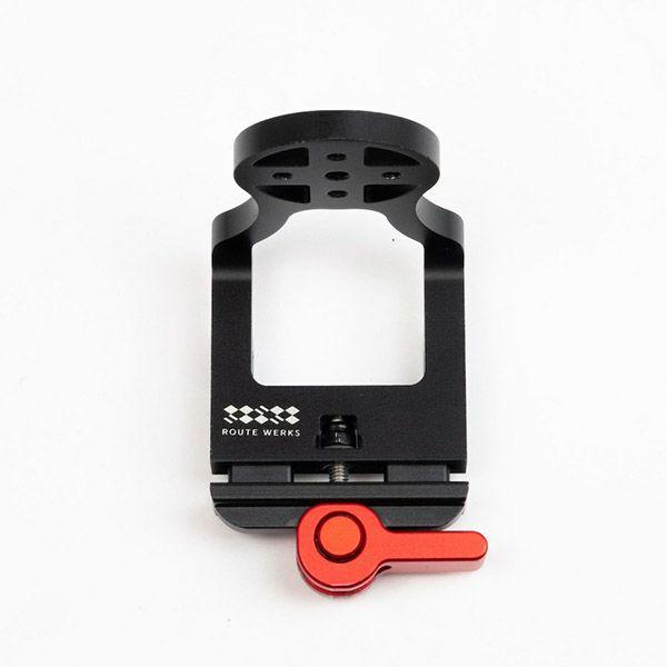 バイクマウントを利用して、ご近所ライドなどのハンドルバーバッグを使用しない際にワンタッチでサイコンやスマートフォンを取り付けることができるアウトフロントマウント。