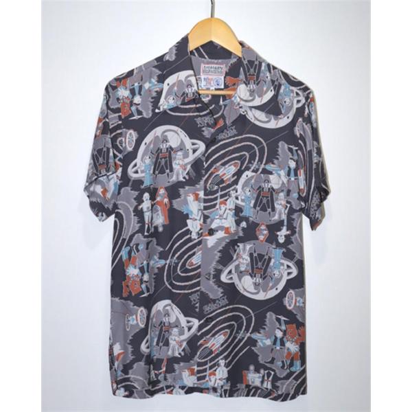 コンディションランク：B肩幅（ｃｍ）：４３．５裄丈（ｃｍ）：４４身幅（ｃｍ）：５２袖丈（ｃｍ）：２０．５着丈（ｃｍ）：７２裾幅（ｃｍ）：５１．５ＭＥＭＯ：箱に１箇所ダメージがありますが、まだまだご使用いただけます付属品：箱　手紙　ジグソーパ...