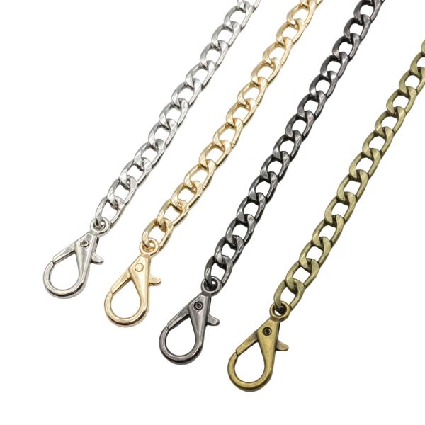 バッグのハンドメイドにおすすめの短めのバッグチェーン ショルダーストラップ 持ち手パーツです。角型の平べったいものを繋ぎ合わせたチェーンです。両端の金具はカニカン形状です。サイズ：全長60〜62cm(カニカン部含む)チェーン幅 約7.8mm...