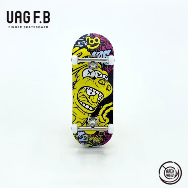 【商品特徴】弾きのよいカナディアンメープルを5枚重ねたデッキ強度と耐久性に優れたプロトラック。「HACK WHEELS PLAS（PRO COMPLETE WHEEL)」を装着したことにより、指心地がより滑らかに。【セット内容】デッキ ×1...