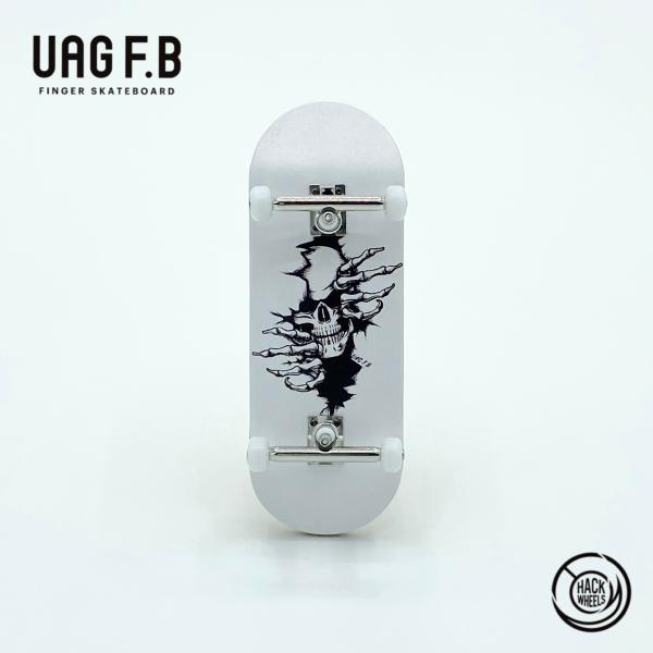 【商品特徴】弾きのよいカナディアンメープルを5枚重ねたデッキ強度と耐久性に優れたプロトラック。「HACK WHEELS PLAS（PRO COMPLETE WHEEL)」を装着したことにより、指心地がより滑らかに。【セット内容】デッキ ×1...