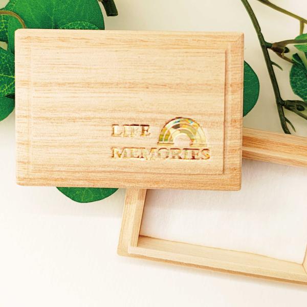 【発売日：2025年11月12日】天然素材を使用している桐を使用した小箱です。内寸は縦3.8センチ、横6.1センチです。木目や色合いがロットにより違いがあります。ひげ  毛 形見 遺骨、小物入れなどのメモリアル桐箱です。　爆買専用の巾着オー...