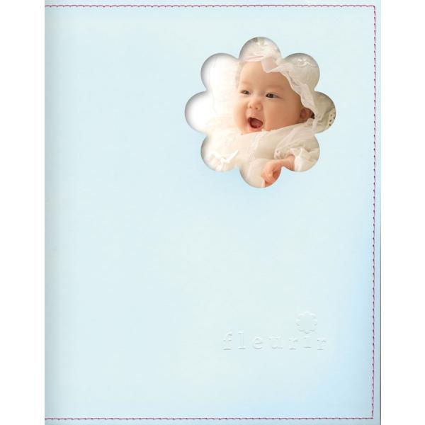 商品名 フォトアルバム「フルリール」ブルー　爆買サイズ W180×H227×D20 (mm)表紙はリサイクルレザーで、かわいい花形窓から1枚目の写真が見えるデザインです。※この商品に育児記録は付属していません。