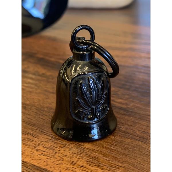 アメリカで言い伝わる道路からの魔物を寄せ付けなくするガーディアンベル納車などに友達にプレゼントするのに最適ですねプレゼントされると効力も倍になるともいわれていますが自分で買ってもいいでしょう？種類は21種類ございますそれぞれの出品ページから...