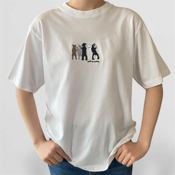 『うちのシュナ』の新作Ｔシャツ、5匹のシュナウザーが後ろ向き刺しゅうになって登場です。ユニセックス(男女兼用）　★サイズS（身丈63cm身幅47cm肩幅42cm袖丈18cm）M（身丈68cm身幅52cm肩幅46cm袖丈22cm）　L（身丈7...