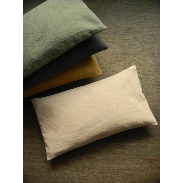 いりぬか、玄米、乾燥よもぎ、粗塩が材料のエコカイロです。電子レンジで温めて、繰り返しお使いいただけます。疲れのたまっているところや、冷えているところにあてると、カイロの湿り気のある熱で、からだの芯までじんわりと温かさが伝わりほぐれます。米ぬ...