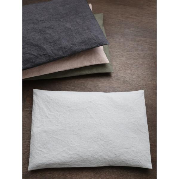 いりぬか、玄米、乾燥よもぎ、粗塩が材料のエコカイロです。電子レンジで温めて、繰り返しお使いいただけます。カイロの湿り気のある熱で、からだの芯までじんわりと温かさが伝わってほぐれます。米ぬかの香ばしいかおりにも心癒されます。暑い季節には、冷凍...