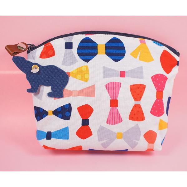 REAL STNDARDのドーム型ポーチ内側に5個のポケットがあるので化粧品など使い方はいろいろ♪内側ポケット×5サイズ（cm）幅：17cm高：12.5cmマチ：4cm綿100％原産国：日本