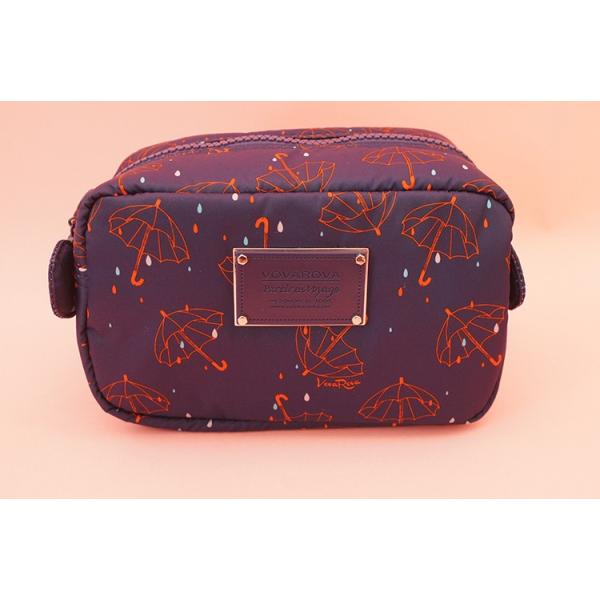 ボバロバのぷっくり可愛いポーチ！！サイドのリボンがとってもキュート♪たっぷり入るので旅行にも普段使いにも最適です！サイズ：17cmx10cmx10cm内ポケット（ファスナー付き）　1個内ポケット（ファスナー無し）　1個●ブランド不織布付●※...