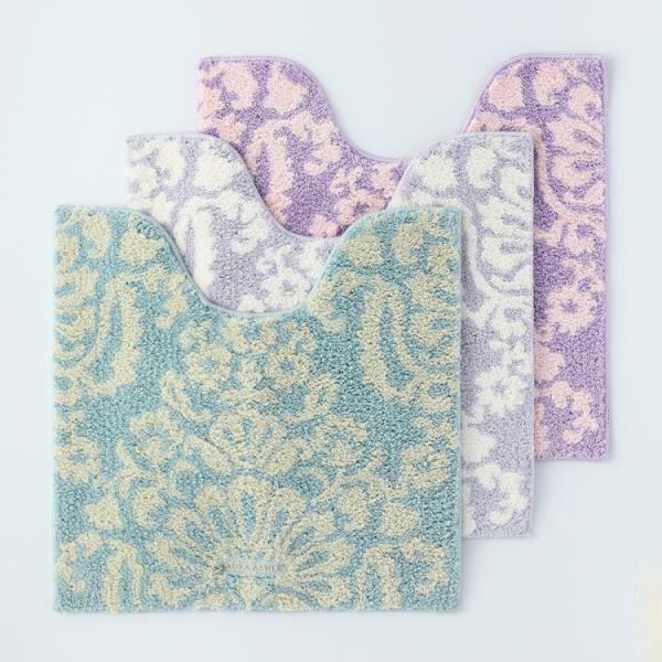 花柄とペイズリーの要素を持つ豪華でエレガントなオーナメント柄です。さりげないロゴ刺しゅうがポイントです。＜特徴＞ふんわりとした感触のポリエステル糸を使用しました。水分を素早く吸収・拡散するのでお洗濯後の乾きが早いのが特長です。インテリアに馴...