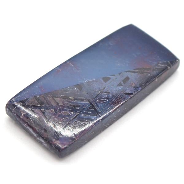 30年ほど前に購入し、長らく宇宙村の隕石神社にありました106kgのギベオンを、2025年8月よりカットしているものです。青焼きして模様を浮かび上がらせたものです。ラッカーを塗ってますが、湿気などで錆びることもあります。【大きさ・重さ】大き...