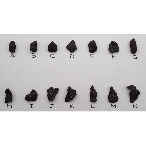 小さいけれどカットなしの完全体です。発見　2009年　エジプト鉄隕石（アタキサイト）約5,000年前に落下したとされています。直径45mのクレーターは、1980年代初めから、ソ連の地形図で知られており、「鉄の供給源」と記載されていましたが、...