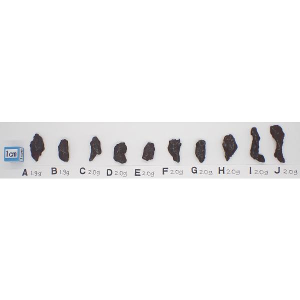 小さいけれどカットなしの完全体です。発見　2009年　エジプト鉄隕石（アタキサイト）約5,000年前に落下したとされています。直径45mのクレーターは、1980年代初めから、ソ連の地形図で知られており、「鉄の供給源」と記載されていましたが、...