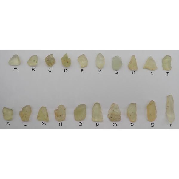 インパクタイト （インパクトグラス）発見  1932年（公式） 場所  Great Sand sea (エジプト西部〜リビア東部）2600万年前の隕石衝突によって砂漠の砂や岩石が溶けて生成されたと考えられているが、諸説あり科学的な解明が現在...