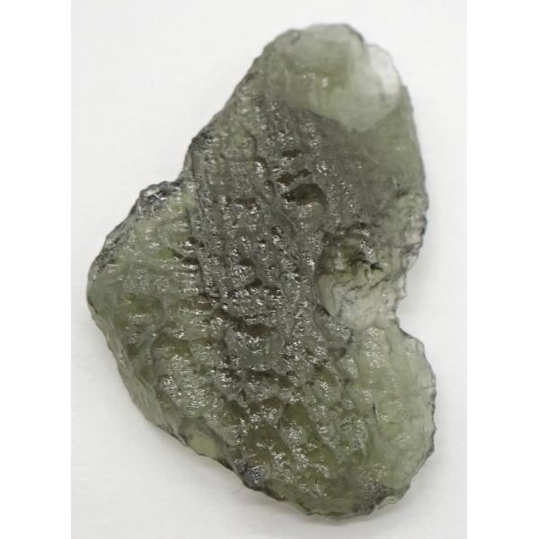 インパクタイト （インパクトグラスーテクタイトの一種）発見  1700年代場所  チェコ共和国（南ボヘミア）隕石衝突によって地表の砂や岩石が溶けて気化し、上空で急激に冷やされて固まった天然ガラス。隕石が落ちたのは1450万年前、遠く離れたド...