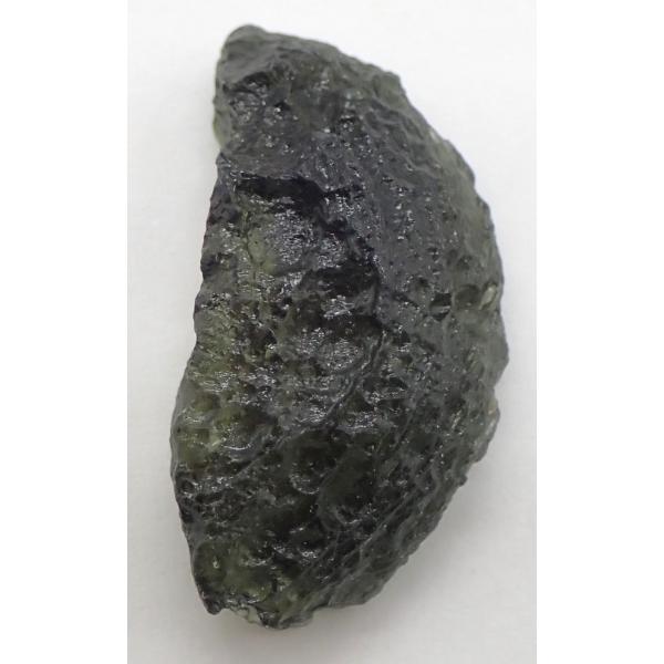 インパクタイト （インパクトグラスーテクタイトの一種）発見  1700年代場所  チェコ共和国（南ボヘミア）隕石衝突によって地表の砂や岩石が溶けて気化し、上空で急激に冷やされて固まった天然ガラス。隕石が落ちたのは1450万年前、遠く離れたド...