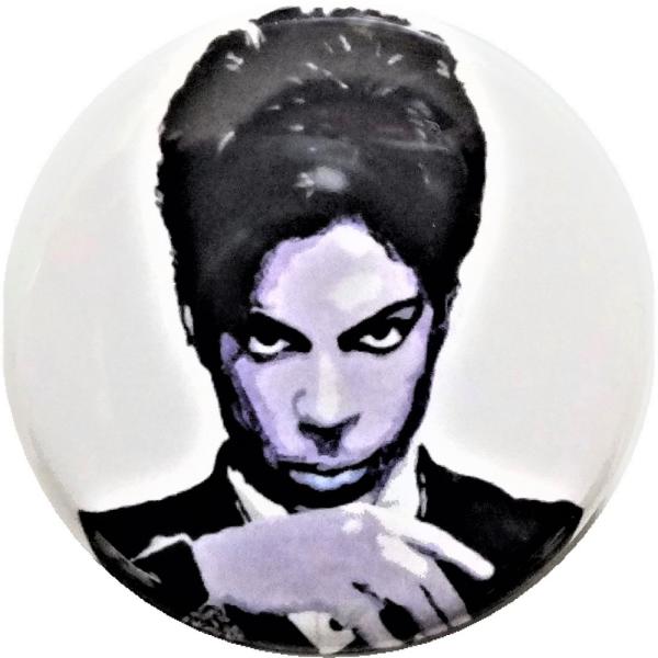 大きさ　直径約3.8cｍの裏安全ピンタイプになります。素人採寸ですので多少の誤差はご了承くださいませ。※お客様が見られる環境により画面上と実物では多少色具合が異なって見える場合もございます。予めご了承下さい。