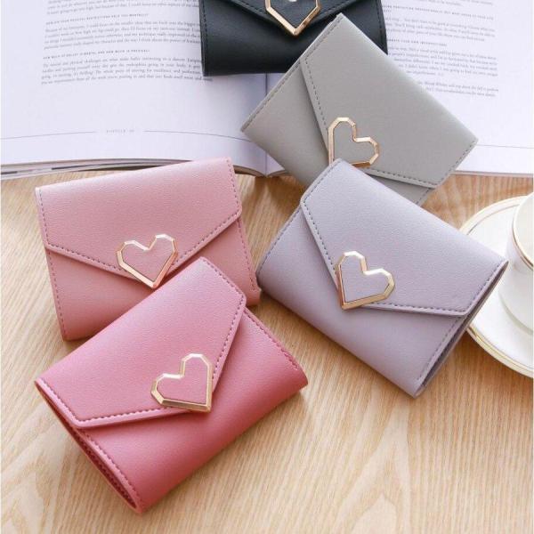 メイン素材: PUレザーカラー：BLUE　PINK　PEARLESCENT SILVER　GREEN　GRAY　BLACK※色合いは環境により異なる場合があります。予めご了承ください。外寸：9.5cmx 12.5cm x 3 cm　重さ：1...