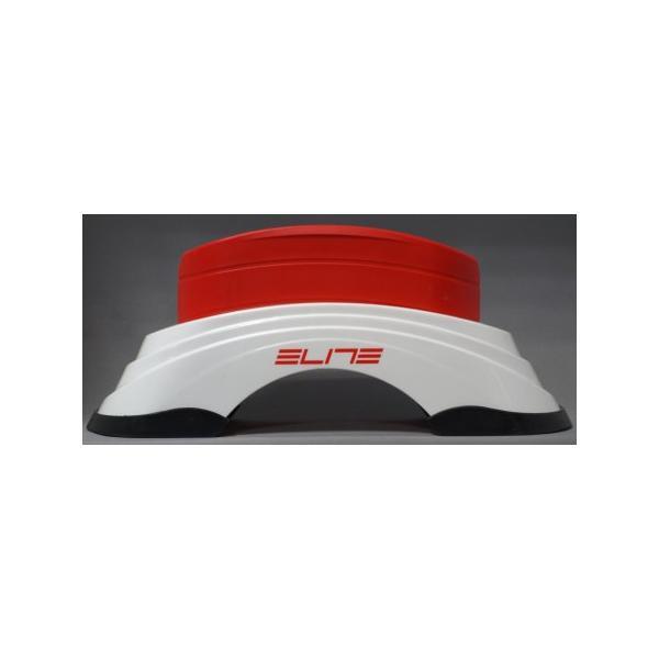 固定式トレーナー使用時に前輪に装着してバイクを水平に保つのに加え、5段階の高さ調整機構によって最大で6%の登り勾配を再現。地面への接地部分にはアンチスリップラバーを採用し、滑りにくくトレーナーの振動を軽減するよう配慮。裏面にはELITE固定...