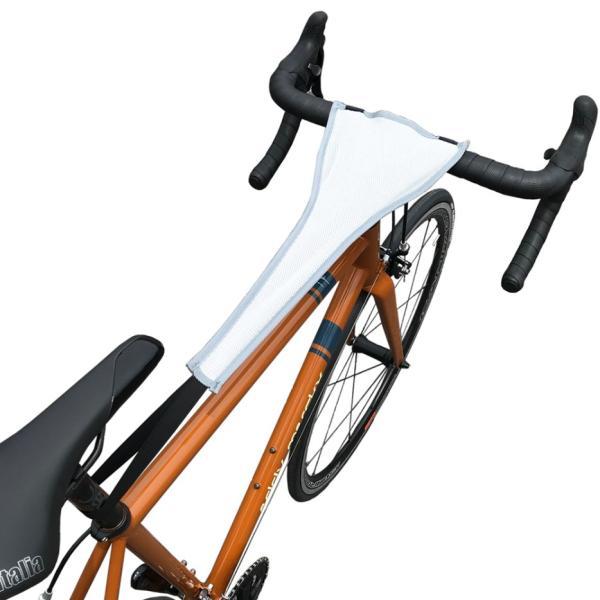 サイクルトレーナー使用時の発汗による自転車へのダメージを防ぐ為のネット。ハンドルとシートポストにかけるだけの簡単装着。吸湿速乾性に優れた生地を使っているので使い廻ししやすいモデル。　■ご使用方法本体のゴムベルトをシートポストへ通してから、前...