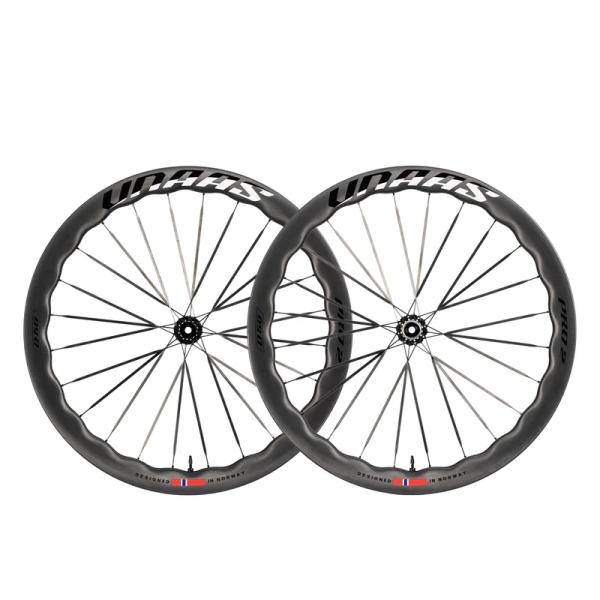 モデル名：UNAAS PRO2ブレーキタイプ：ディスクブレーキリム素材：東レ T700スポーク：5.2mm カーボンスポーク重量：1430g±50gリムハイト：45mm-50mmリム幅：内幅21.4mm/外幅28mmスポーク数：24PCSハ...