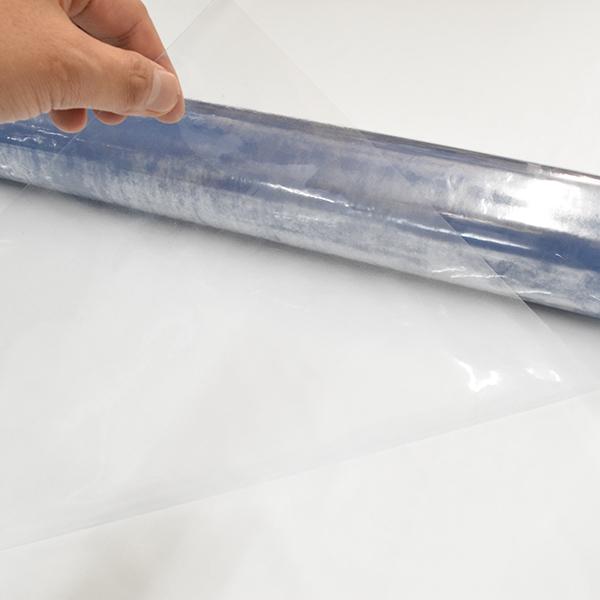 間仕切りシート、保温、保冷、耐寒対策、寒さ対策などに最適な防炎ビニールシート。日本製（国産品）ですので安心品質。各種公的機関の試験に合格した優れた防炎性能をもつ軟質透明塩化ビニールフィルム。消防法に適合した防炎生地ですので防炎物品の使用が義...