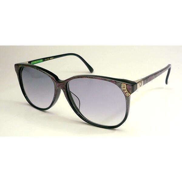 フレームカラー：パープルマーブル/ブラック レンズカラー：スモークグラデーション可視光線透過率：５０％ ＵＶカット レンズ横幅：５７ミリ レンズ縦幅：４５ミリ鼻幅：１３ミリ テンプル長：１４０ミリ フレーム全幅：１３５ミリ フレーム上下幅：...