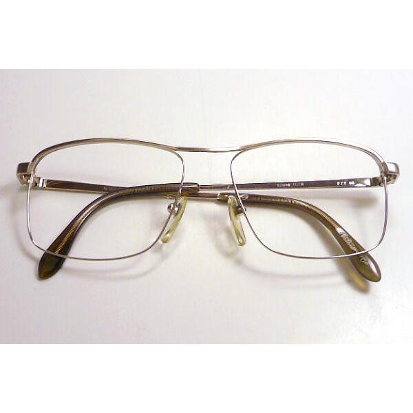 フレームカラー：マットゴールドレンズ横幅：５２ミリレンズ縦幅：約３９ミリ鼻幅：１６ミリフレーム縦幅：約４１ミリフレーム全幅：約１３１ミリテンプル長：１２９ミリフレーム素材：合金※こちらの商品は長期在庫品につき、多少の傷や汚れがございます。現...