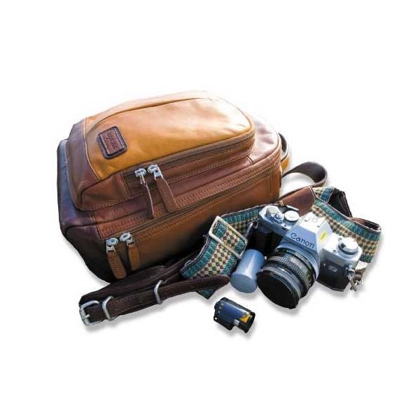 オフィシャルプロカメラマン、アダム・トーマスも愛用しているカメラ収納専用デイパック。一眼レフのカメラの装備が一式収まるレザーで作られているカメラバッグはペニッシュミントならではのこだわり・・・。いかにもカメラマンですといわんばかりのカメラバ...
