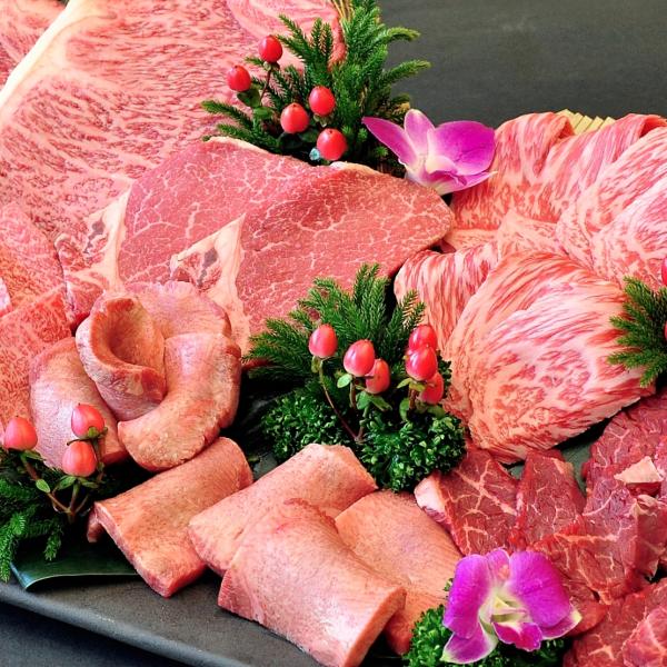 プチ贅沢なバーベキューセットです。炭火で焼くと美味しさが際立つ米沢牛バラ 200g、脂の甘さが自慢の米澤豚一番育ちバラ 200g、ハーブや鮭川の清流水で育ったやまがた最上どりモモ 200g。いずれも山形県産。このセットに人気の牛タン（これだ...