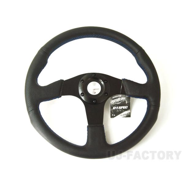 ステアリングの握り部分が、握った時にしっかりフィットする様に真円ではなく、わずかに楕円形状になっていて、ハードなドライビングにも対応します。グリップ部両サイドの滑り止め防止のパンチング加工も贅沢な仕様です。新品・未使用品で、もちろんホーンボ...