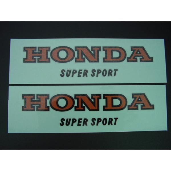 ■適応車種:HONDA 1975~77年式 旧CB400F 398cc専用。■概要:2枚セット(1台分)。高品質な商品です。安心の日本製。■HONDAの文字の横幅183.5mm。縦幅23mm。大文字の方となります。■新車当時の色や形やサイズ...