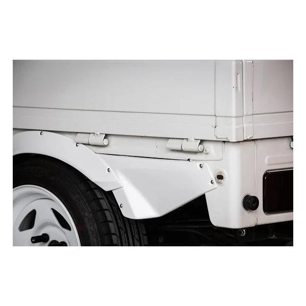 ブランド：CLS VS　（バンシリーズ)品名：リアサイドカバー　（ビス付属）適合：スズキ　DA16Tキャリィ/スーパーキャリィ材質：FRP製品　未塗装　黒ゲルコート仕上げ納期について：受注生産のため、通常4〜5週間をいただいております。時期...