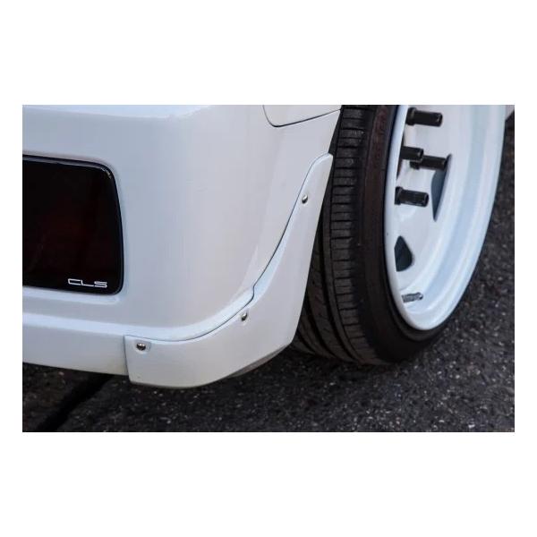 ブランド：CLS VS　（バンシリーズ)品名：リアマッドガード左右　（ビス付属）適合：スズキ　エブリィバン　DA64V /マツダ　スクラム　DG64V /日産 NV100クリッパー DR64V材質：FRP製品　未塗装　黒ゲルコート仕上げ納期...