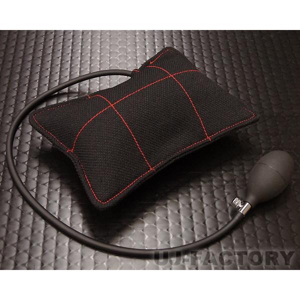 【　ここがポイント　】★ドライブ中についつい背中が丸くなっていませんか？長距離ドライブ等での腰痛対策にお勧めです！★エアーバルブで空気を調整して、適度なポジションに設定可能★ブラック生地にレッドのステッチで見た目もGOODです。 ★マジック...