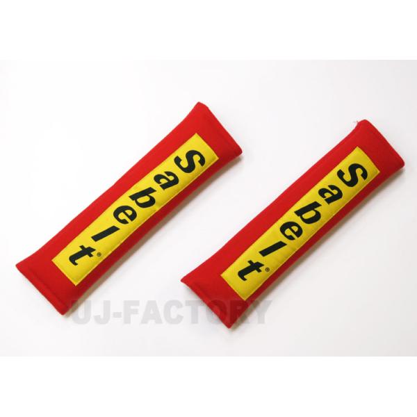 ★sabeltのロゴがキリっと光る、レーシーな一品★サベルト　ショルダーパット　2インチ / 同色 2個1セット★Vep素材を用いたショルダーストラップカバー。★50mm（2インチ）幅に適応し、取り付けはとっても簡単。シートベルトに巻き付け...