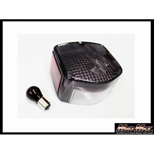 純正の形状を再現したテールレンズです。スモークレンズ仕様ダブル球付属(レッド 12V/23/8W)（主な適合車種）ホーク系(CB250T/CB400T/CB250N/CB400N) CM400T/CM250Tなど※年式や仕様によりレンズ形状...