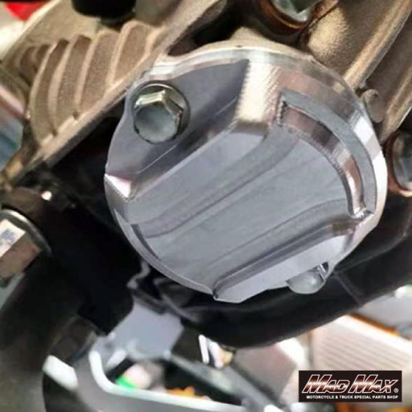 【商品説明】Mr Quick製 ホンダ CC110 クロスカブ用 タペットカバー下 シルバー。アルミの削り出しで放熱性がよくアルマイト加工により腐食防止、耐久性にも優れています。※タペットカバー上にはご使用出来ません。適合純正品番：1237...