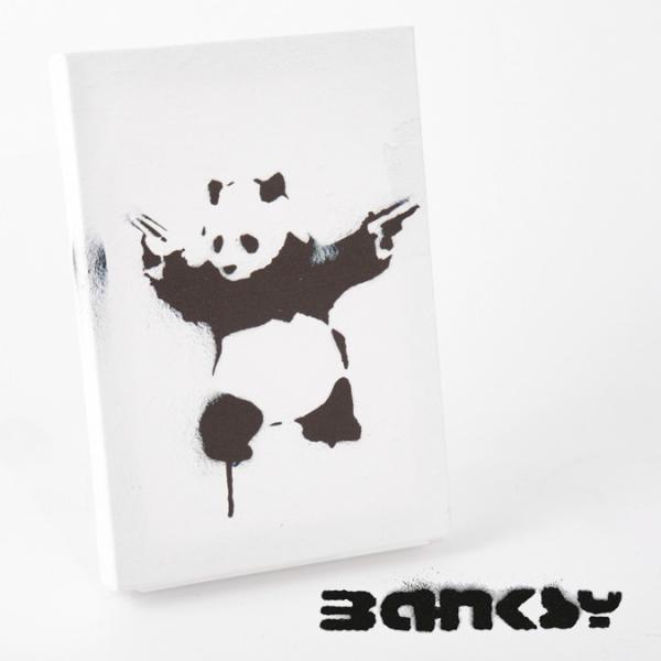 絵画 絵 ロンドン グラフィティ 壁掛け 路上 風刺 インテリア モノクロ 小さい アート bkart30pandawithgunsBANKSY CANVAS ART SMALL キャンバス アートパネル ポスター スモール "Panda ...