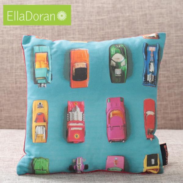 Ella Doran CUSIHON　30cm×30cm デザイナーEllaは写真にフォーカスをあて 大胆に切り取った風景を 自身が手がけるブランドElla Doranの マグやクッションにあしらっています。絵でも写真でもない UKの雑貨シ...