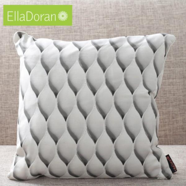 Ella Doran CUSIHON　40cm×40cm デザイナーEllaは写真にフォーカスをあて 大胆に切り取った風景を 自身が手がけるブランドElla Doranの マグやクッションにあしらっています。絵でも写真でもない UKの雑貨シ...