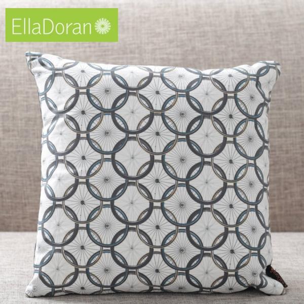 Ella Doran CUSIHON　40cm×40cm デザイナーEllaは写真にフォーカスをあて 大胆に切り取った風景を 自身が手がけるブランドElla Doranの マグやクッションにあしらっています。絵でも写真でもない UKの雑貨シ...