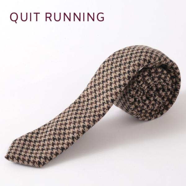QUIT RUNNING TWEED WOOL NECKTIEロンドン在住デザイナーチームによるブランド、Quit Running / クイトランニングのツイードウールネクタイです。 素材は高級ツイードウールとビスコースを使用し、全てハンド...