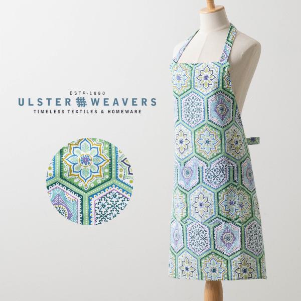ULSTER WEAVERSCOTTON APRON【 Lisbon Tiles 】ULSTER WEAVERSのコットンエプロンです。しっかりとした綿生地に、色鮮やかなタイルプリントが目を惹くデザイン。自分用にはもちろん、プレゼントにも喜...