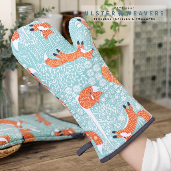 ULSTER WEAVERSGAUNTLET OVEN GLOVE【 Foraging Fox 】ULSTER WEAVERSのオーブングローブです。ボリュームのあるパッド入りで耐熱性に優れており熱が伝わりにくい作り。料理が楽しくなるような...