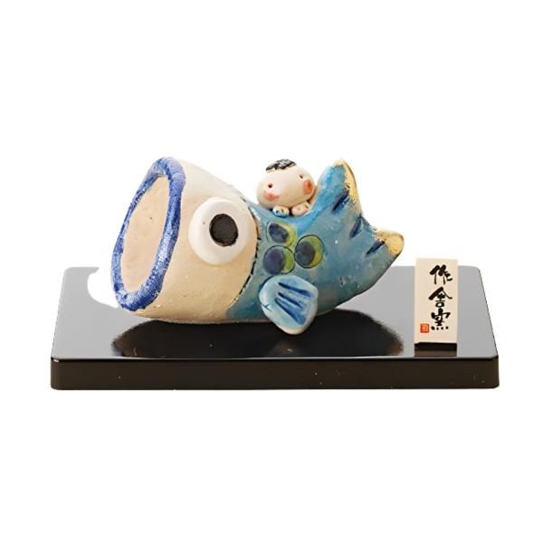 男の子の成長と幸福を願う開運縁起出世の五月飾り。■ブランド：クラフトマンハウス(Craftmanhouse)■サイズ：本体…(約)H4×6.5cm/板寸…(約)6.5×10.5cm■材質：陶器マンションやアパートなどで大きな鯉のぼり・鎧兜・...