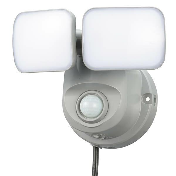 オーム電機 OSE-LS800 LEDセンサーライト (2灯/800lm/高輝度/コンセント式) コンセント式 防犯ライト センサーライト 防犯センサーライト オーム 人感センサーライト 屋外可●2灯式LEDセンサーライト●人感・明暗センサ...